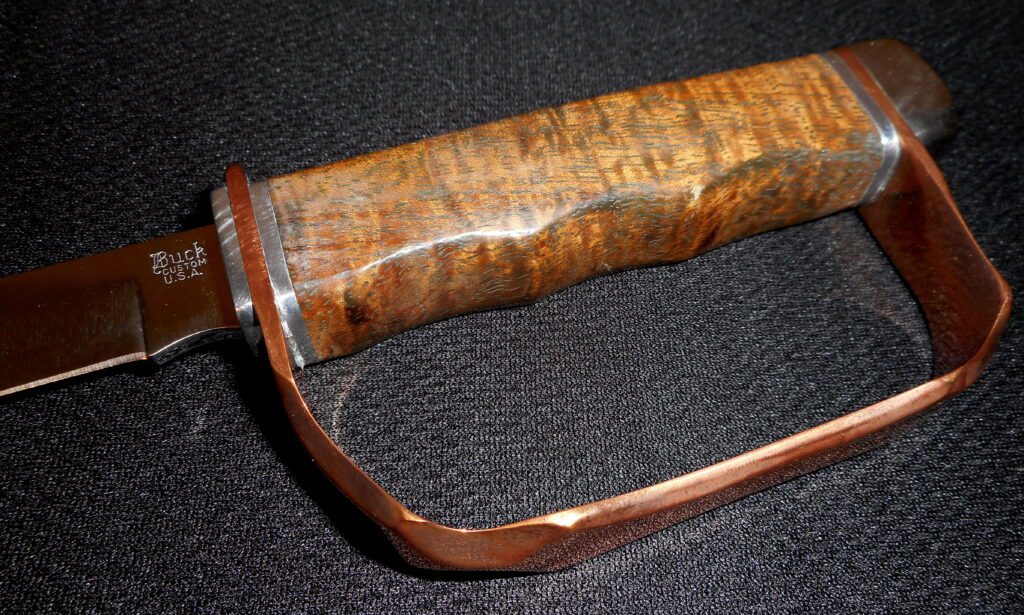 RARE!!—Buck CUSTOM 118 D-Guard Hunting/Fighting Knuckle Knife -Koa Wood